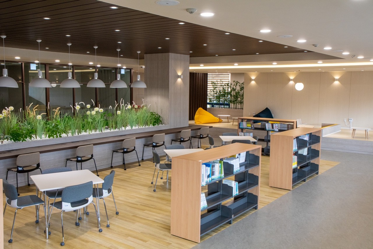 Enjoy Your Moment in DKU Study Café Lounge