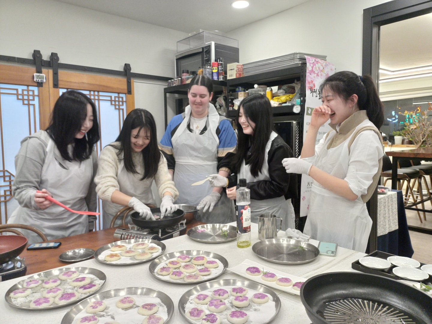 [K-Culture] A Taste of Korea's Spring: Making Hwajeon